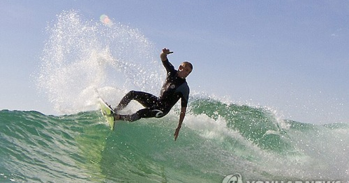 AUSTRALIA SURFING FANNING
