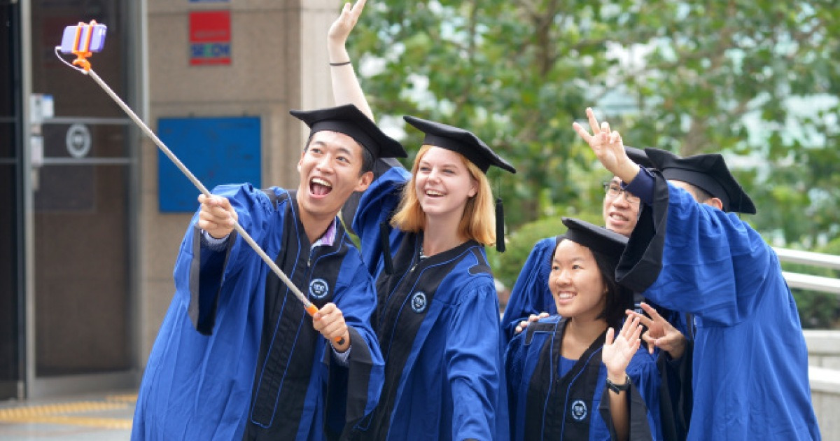 [Weekender] Graduation albums a rite of passage