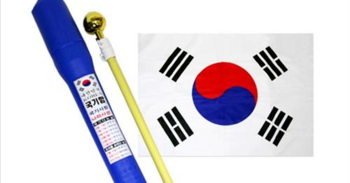 광복 70주년 앞두고 태극기 판매 불티