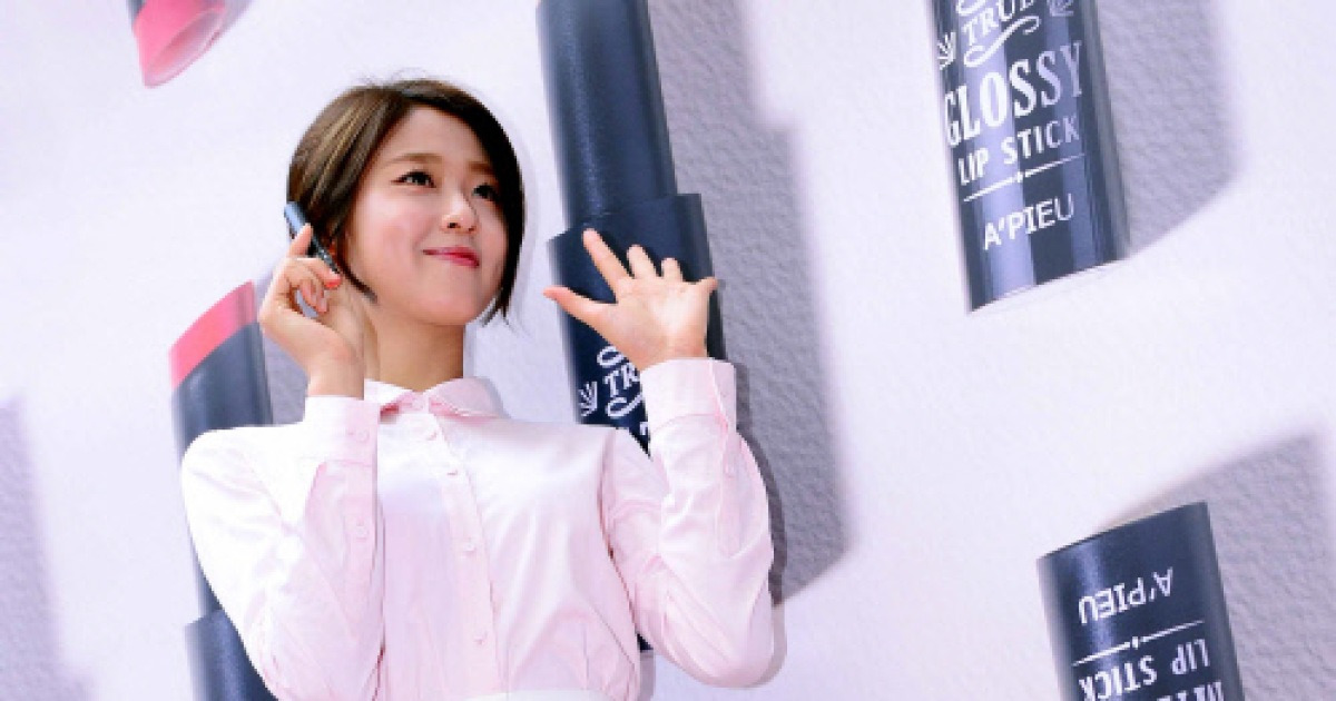 [SS포토]AOA 팬사인회 설현, "심쿵하죠~"