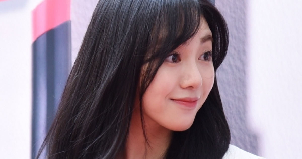 AOA 유경, 빠져드는 옆라인