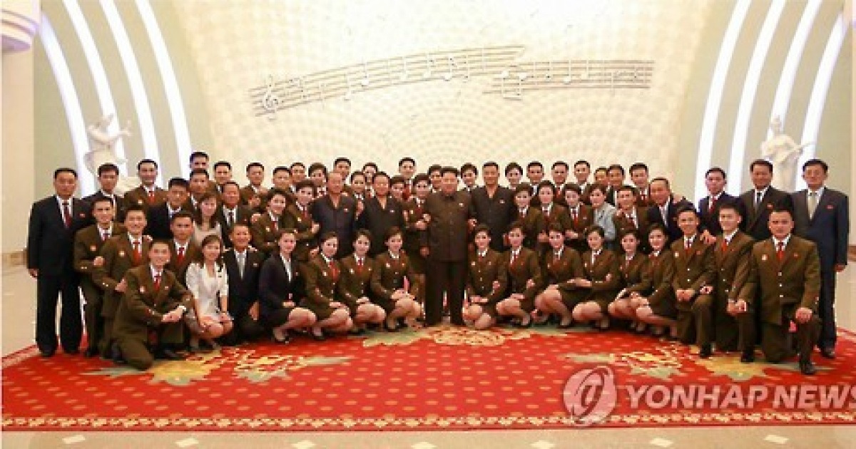 북한 김정은 청년선전대 공연 관람만점짜리 공연 칭찬