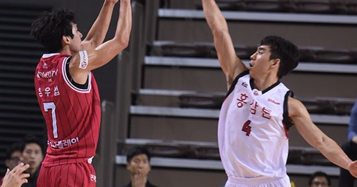 안정환 외곽포 폭발..LG, KGC 꺾고 3연패 탈출