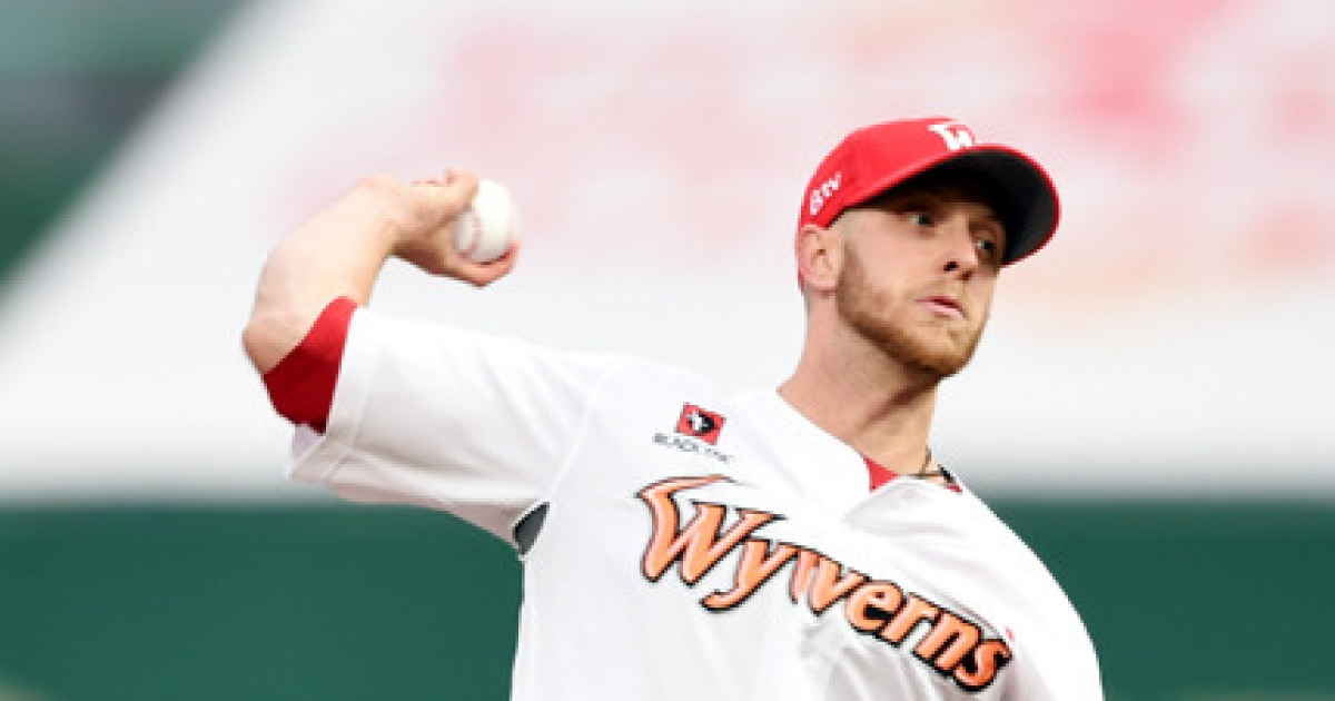 '켈리 10승-나주환 4안타' SK, KT 꺾고 2G 연속 대승.. 5위 굳히기