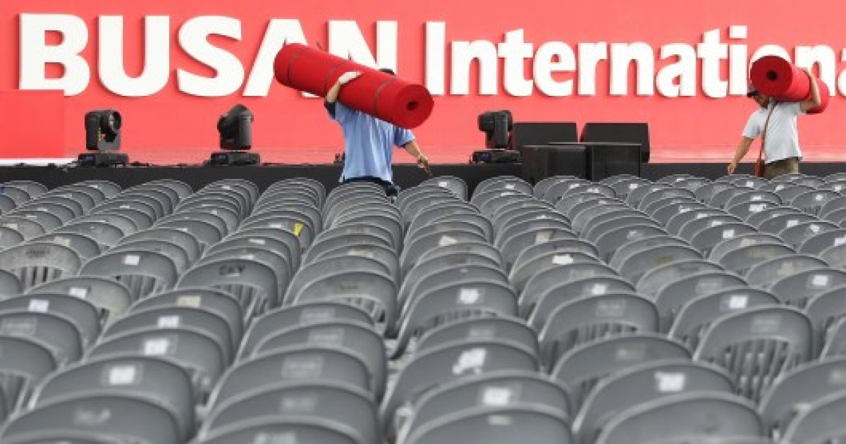 [포토]'D-1 20th BIFF' 무겁지만 힘내서