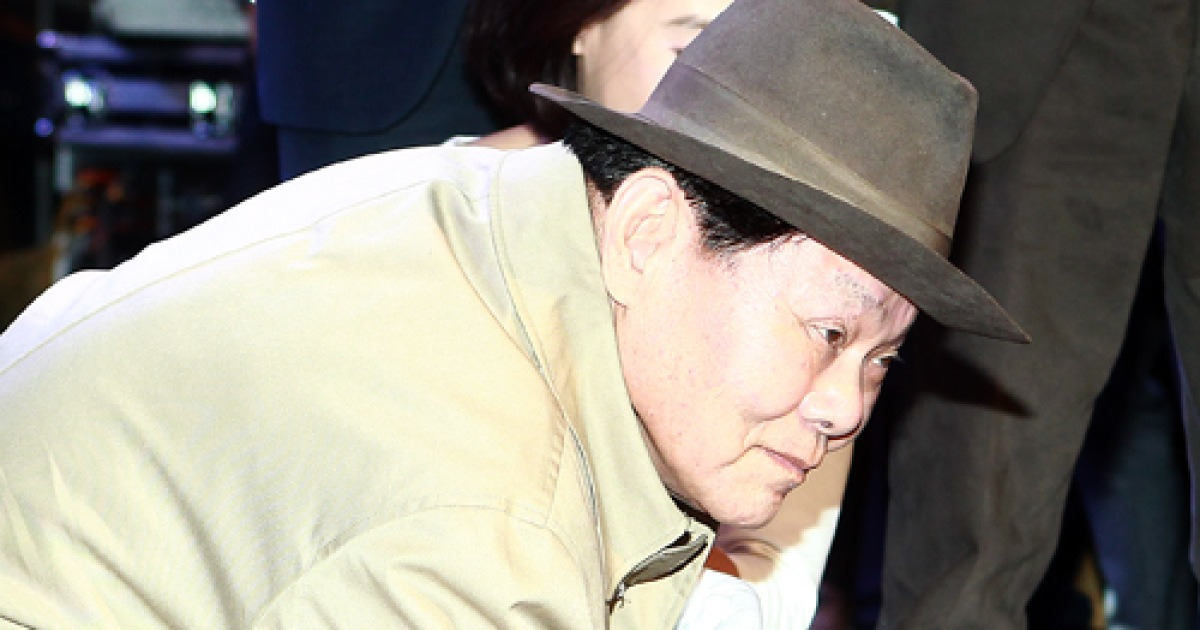 [포토엔]정진우 감독 '남포동 BIFF 광장에 손도장 남겨요'