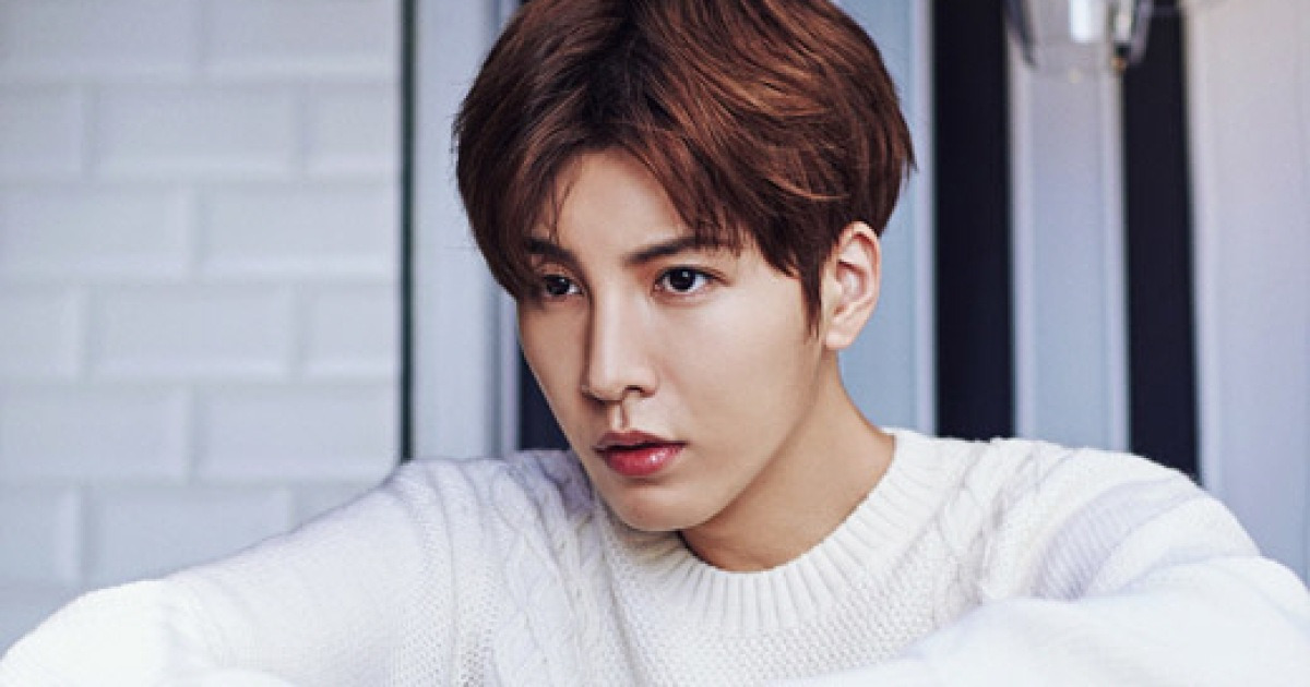 노민우 화보 "데뷔 전부터 알고 지낸 JYJ 김재중과 가장 친해"