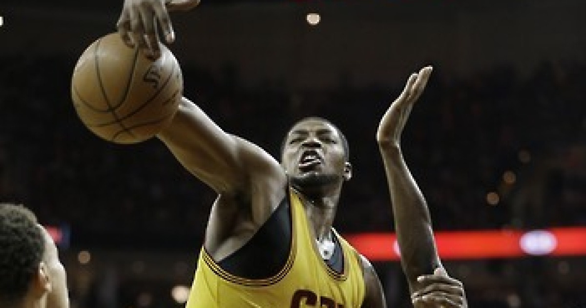 Cavaliers Thompson Basketball