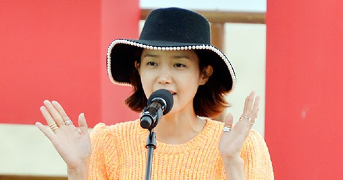 [20th BIFF] '거꾸로' 채정안, BIFF 야외무대서 '편지' 열창 '환호'