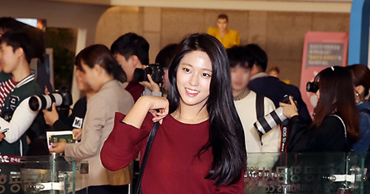 [bnt포토] AOA 설현, 단정한 미니원피스로 '가을의 공항패션'