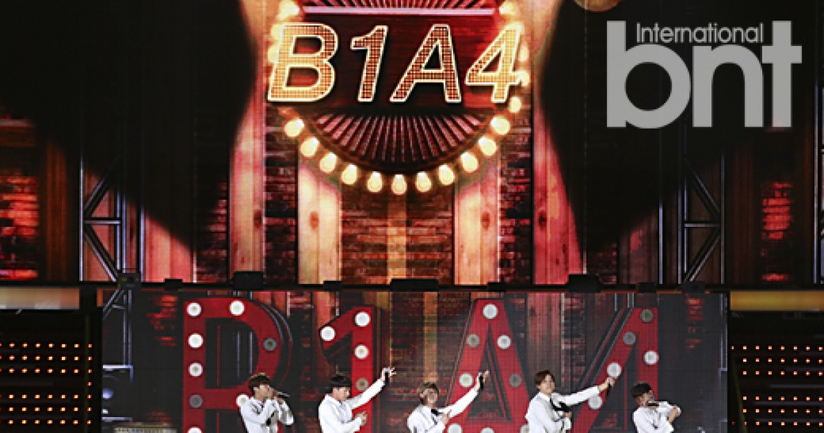 [bnt포토] B1A4 '팬들과 함께 즐기는 신나는 무대'