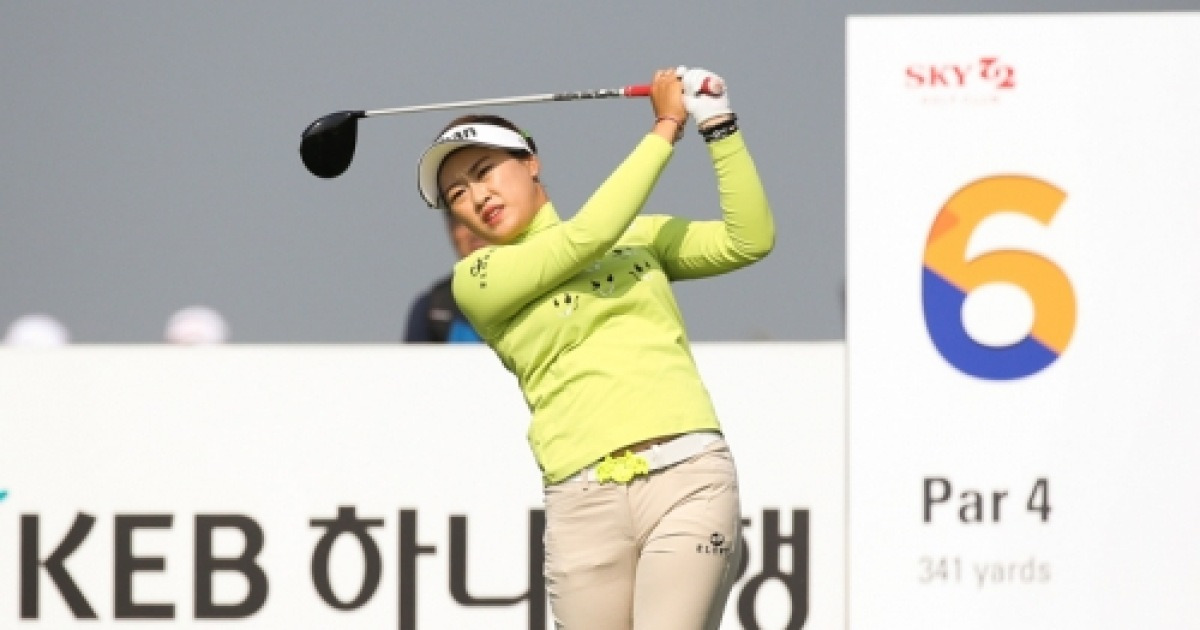 KLPGA 신인왕 후보 지한솔의 드라이버샷 [LPGA]