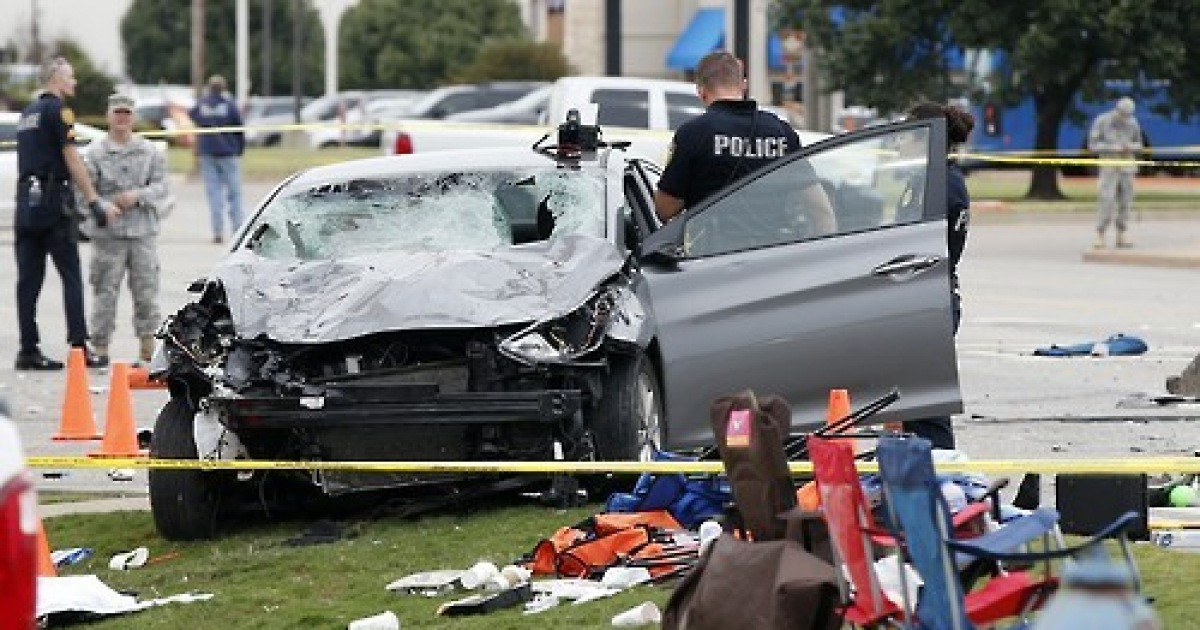 Homecoming Parade-Crash