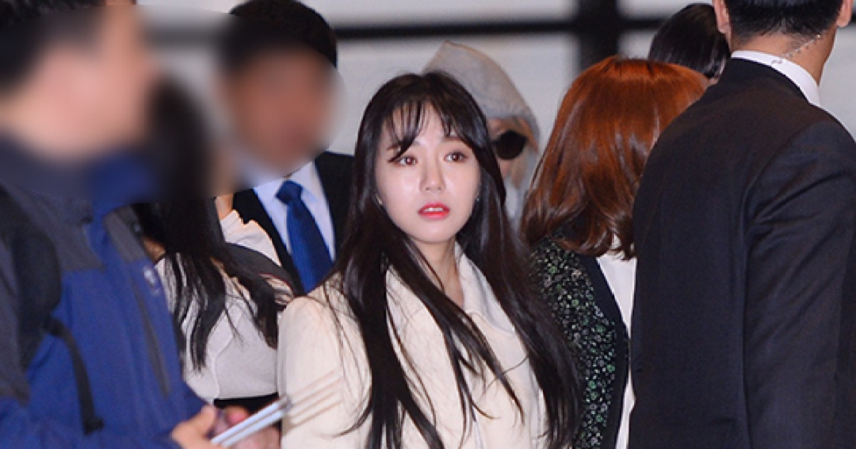 [TD포토] AOA 민아 '김포공항에 나타난 깜찍한 꼬꼬마'