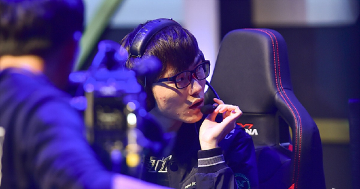 (롤케스파컵) '1세트 패배에 소환된 SK T1 페이커'[포토]