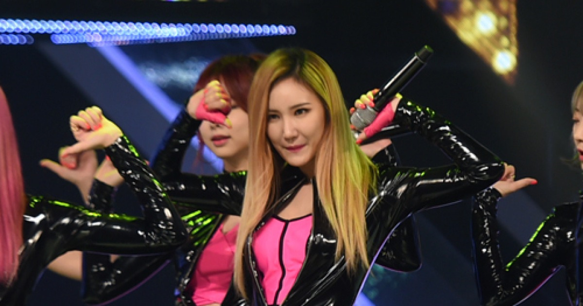 [포토엔]EXID LE '노출의상 보다 더욱 섹시한 밀착 레깅스'