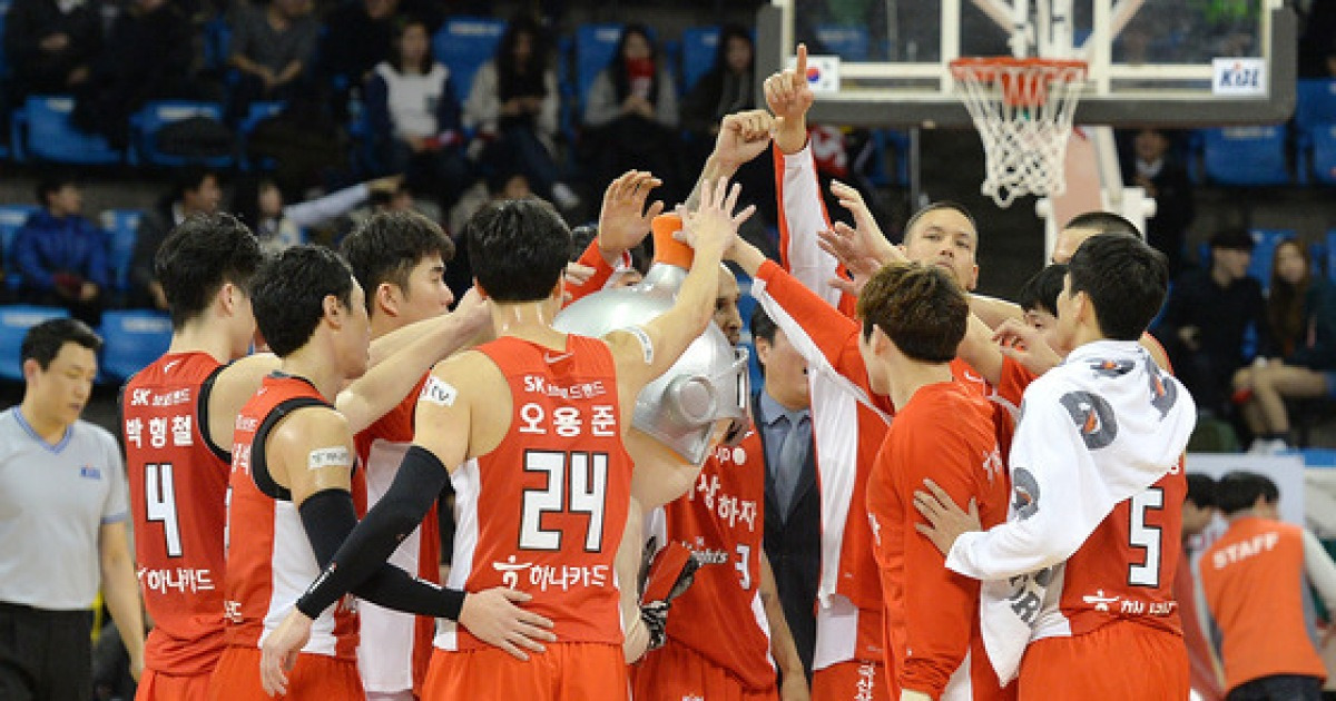 [프로농구] '리바운드 압도' SK, KGC 잡고 4연패 탈출