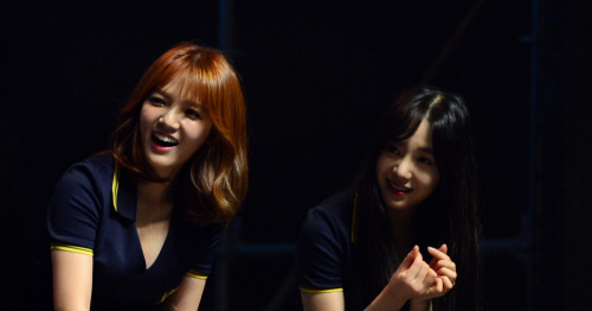 [SS포토] AOA 민아, 지금은 하트 연구중