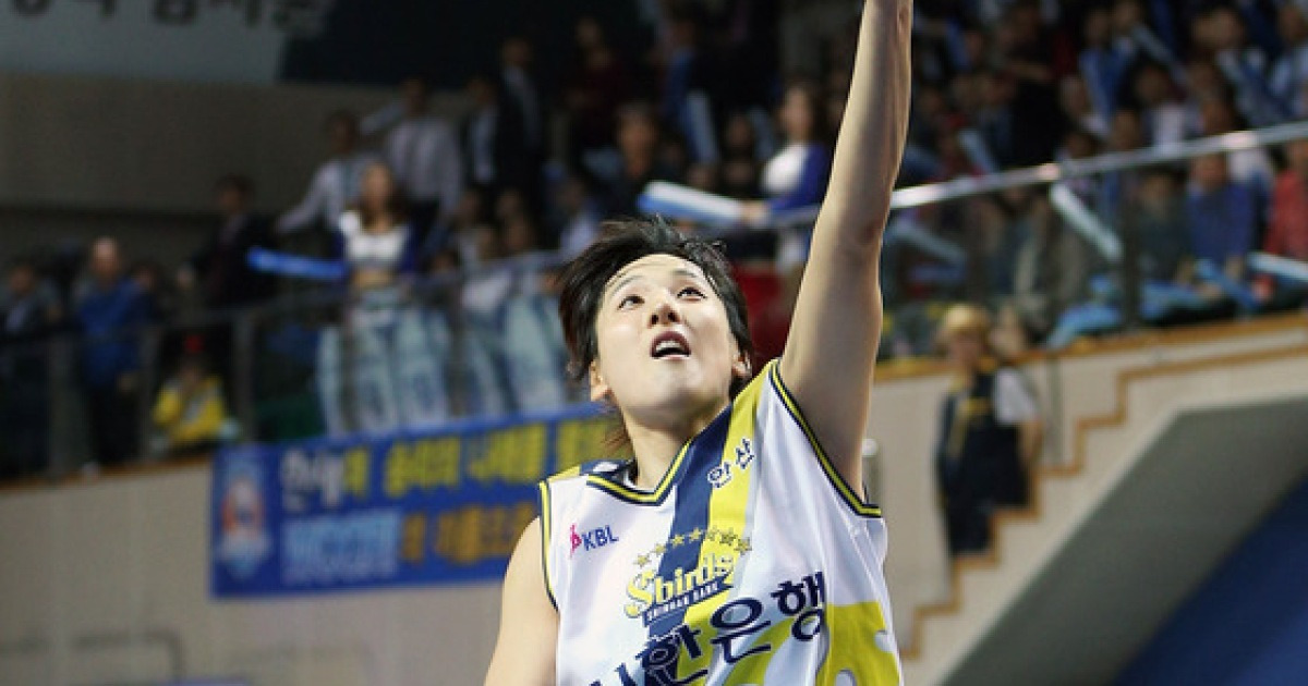 [WKBL]'김단비 21득점' 신한은행, KDB생명 8연패에 몰아넣어