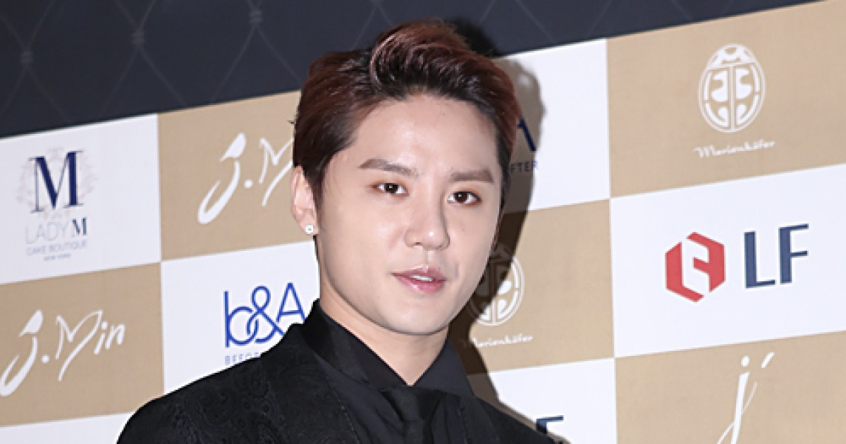 [bnt포토] JYJ 김준수 '화려한 수트 무늬'