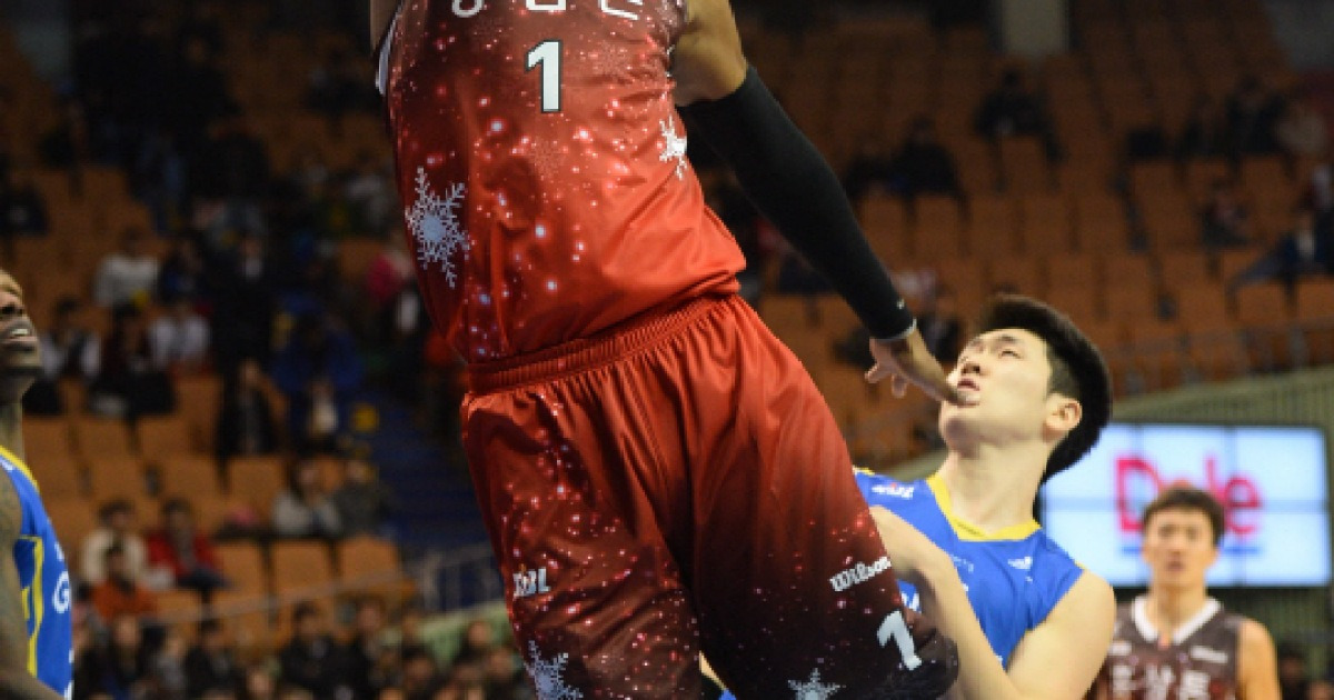 [포토] KGC 로드 '삼성 진영을 휘젓는 파워덩크'