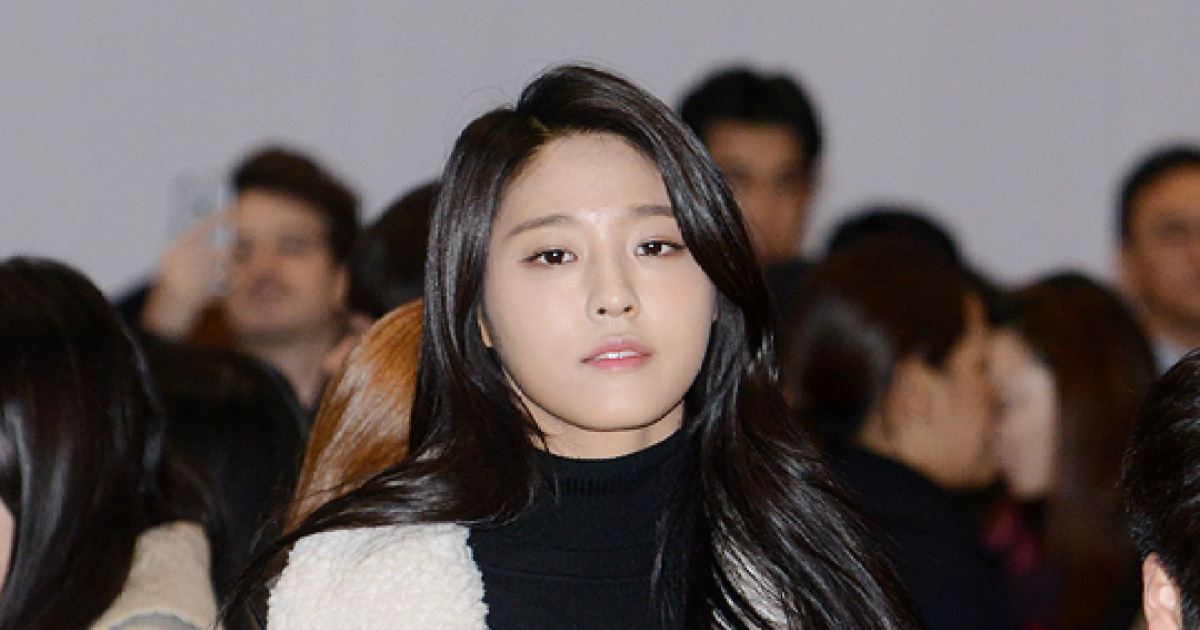 [TD포토] AOA 설현, '카메라 보고 매혹적인 눈빛 발산'