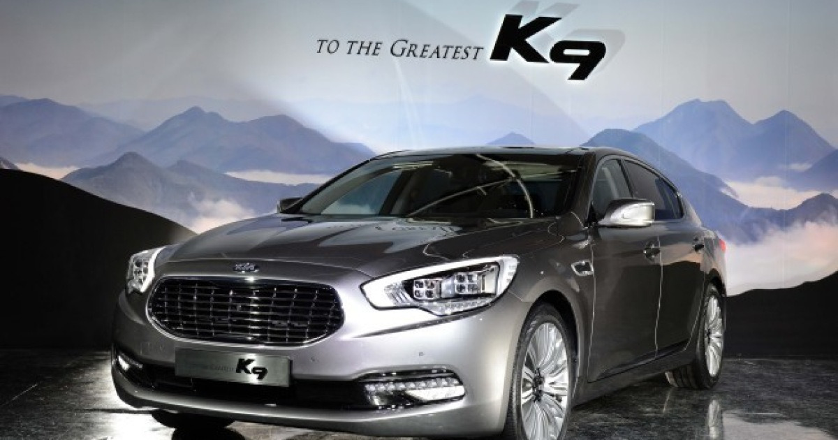 제네시스EQ900 쾌속 질주..기아자동차 K9 '깊은 고민'