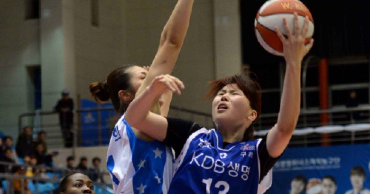 [SW포토] 슛하는 KDB 김소담