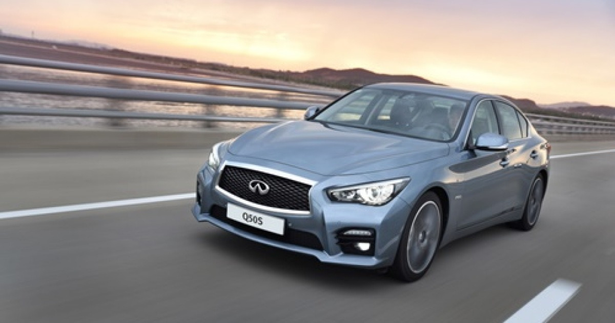 인피니티 Q50, 국토교통부 선정 '올해의 안전한 차' 장관상 수상