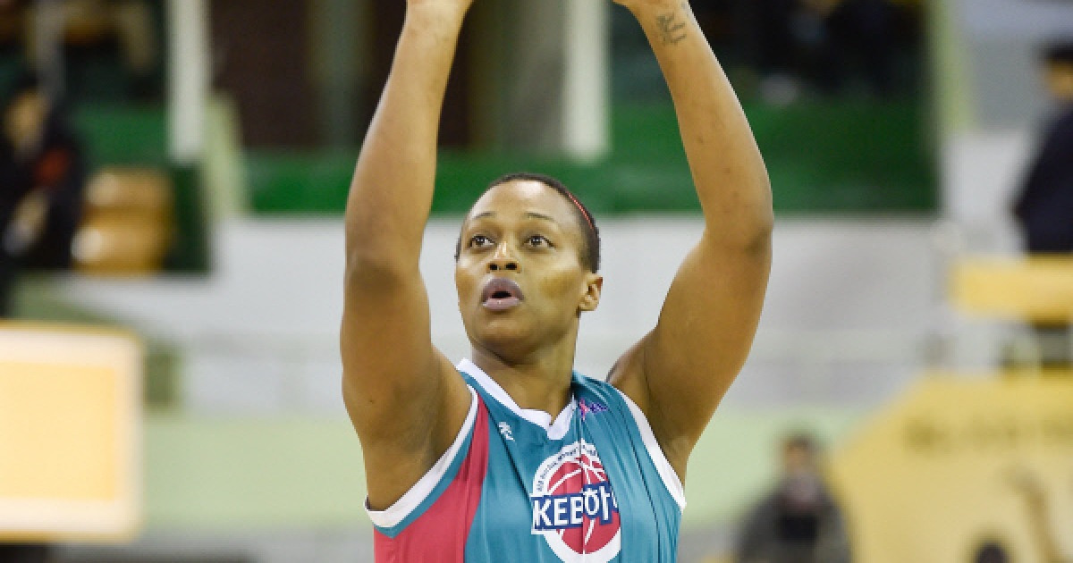 '휴스턴 41점' KEB하나은행, KB스타즈 꺾고 3위 고수