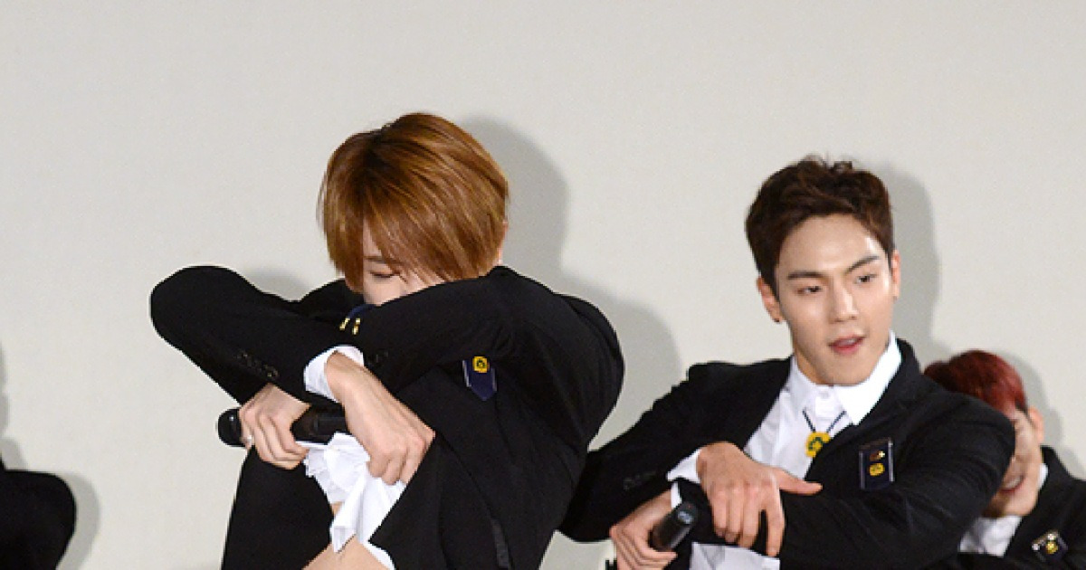 [td포토] 몬스타엑스 원호 셔누 여심 홀리는 아찔한 복근 노출