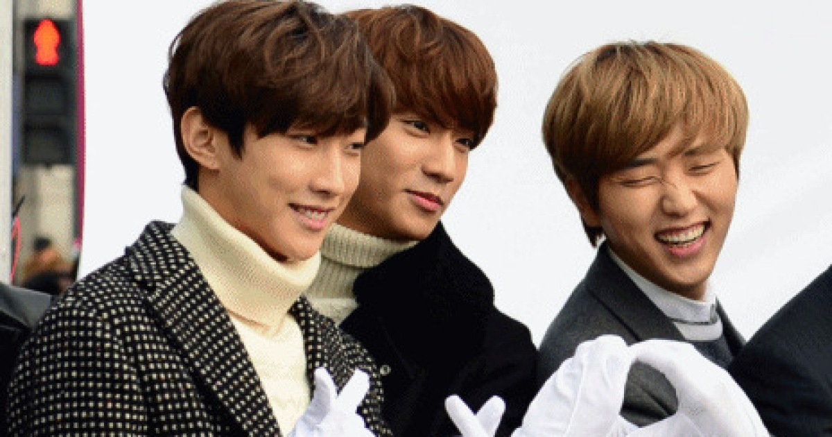 [SS움짤] B1A4, 소녀 팬 심쿵하게 만드는 '손 하트'