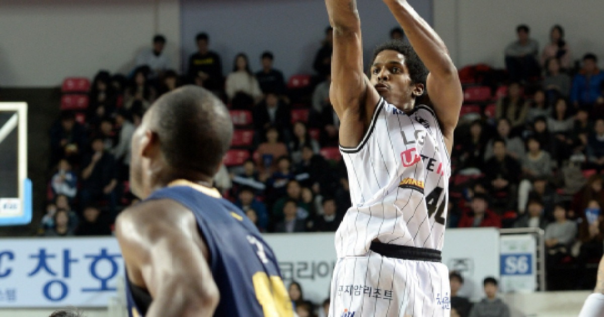 샤크 26점 LG, KCC 홈 9연승 저지