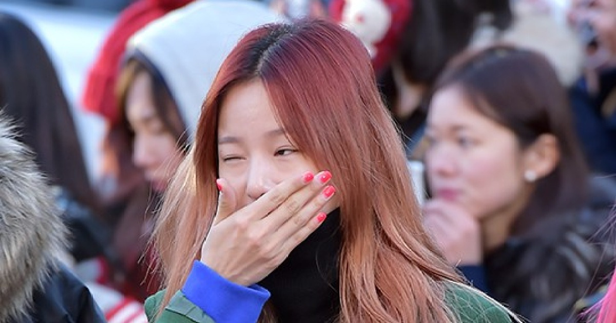 [TENPHOTO] EXID 솔지, 이른 출근에 눈도 제대로 못 뜨네 (뮤직뱅크 출근길)