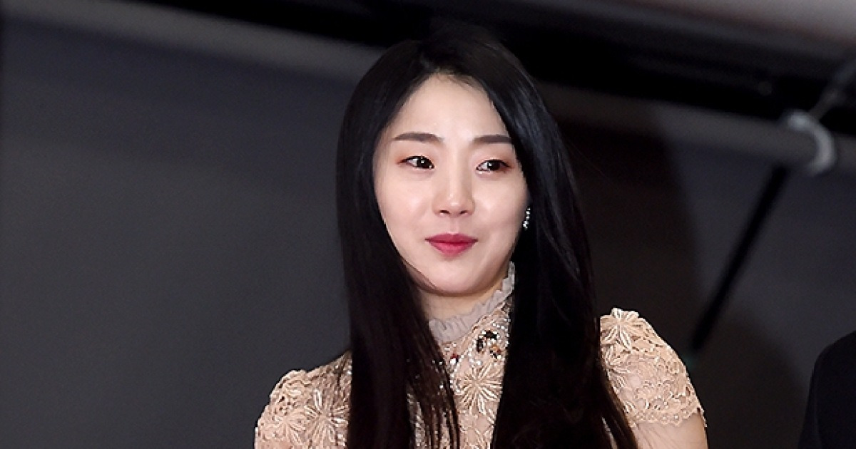 [포토] 허민, '짧은 치마가 신경쓰여~' (KBS 연예대상)