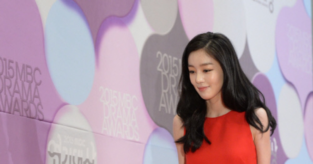 [SS포토] MBC 연기대상 한선화, 강렬한 레드의 유혹