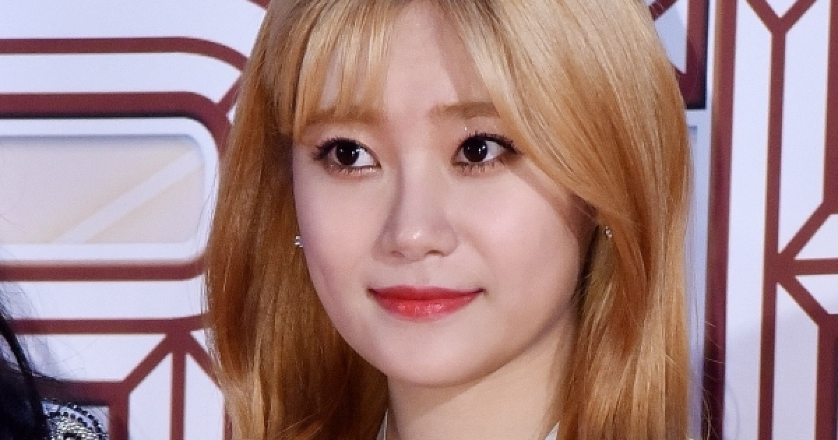 AOA 유나 '네일 새로 했어요'