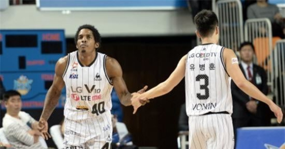 '샤크 24득점' LG, 로드 복귀한 KGC 잡고 시즌 10승