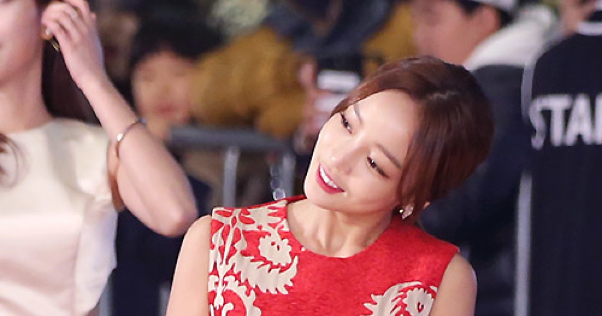 [bnt포토] 구하라, 팬들 향해 '갸우뚱 인사' (SBS 연예대상)