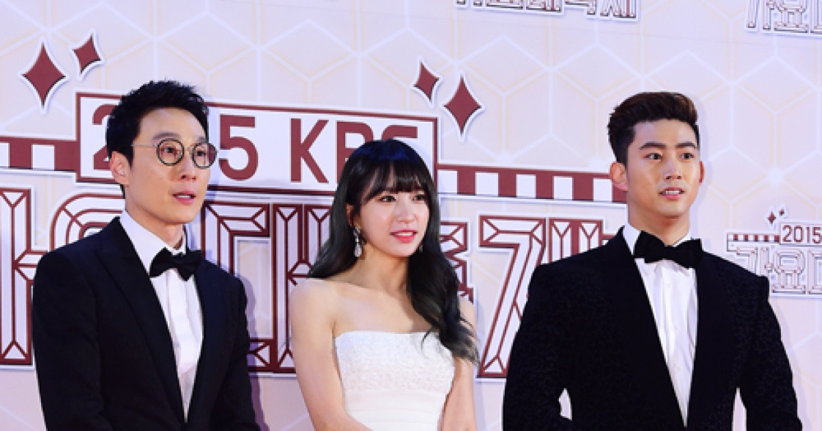 [포토엔]EXID 하니 '이휘재 택연과 함께 등장, 주변 시선 초토화'(KBS 가요대축제)