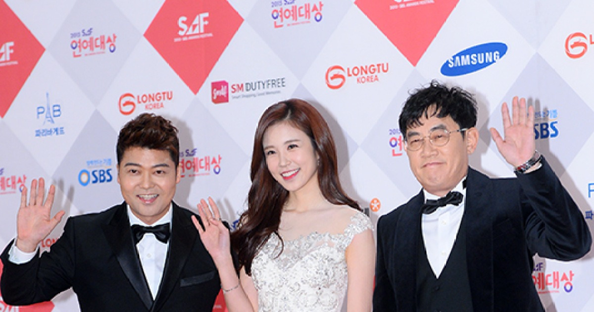 [TD포토] 전현무-장예원 아나-이경규 'SBS 연예대상 MC진'