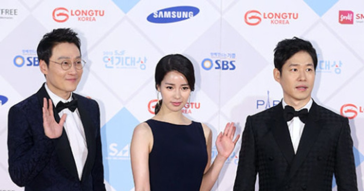 [포토] 이휘재-임지연-유준상, '빛나는 MC'(SBS 연기대상)