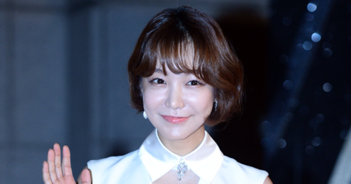 신소율 '과감한 화이트 시스루' [KBS연기대상]