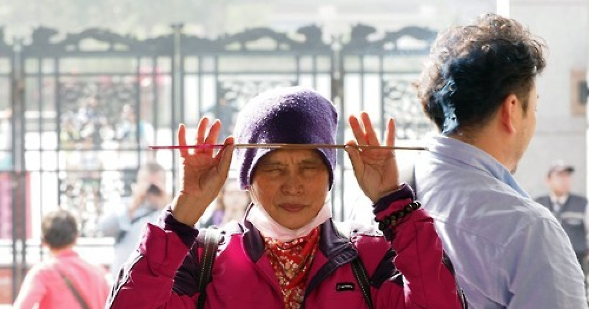 TAIWAN CUSTOMS NEW YEAR PRAYERS