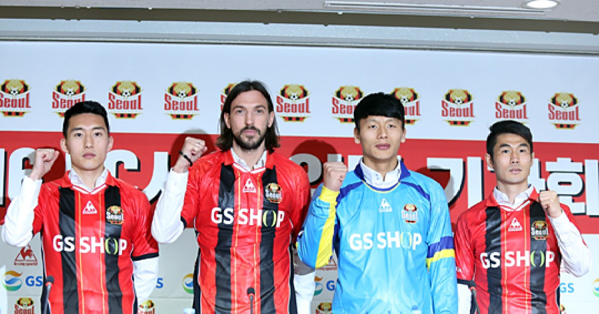 [b11포토]FC 서울, '이적 4인방, 팀을 우승으로 이끌겠습니다.'