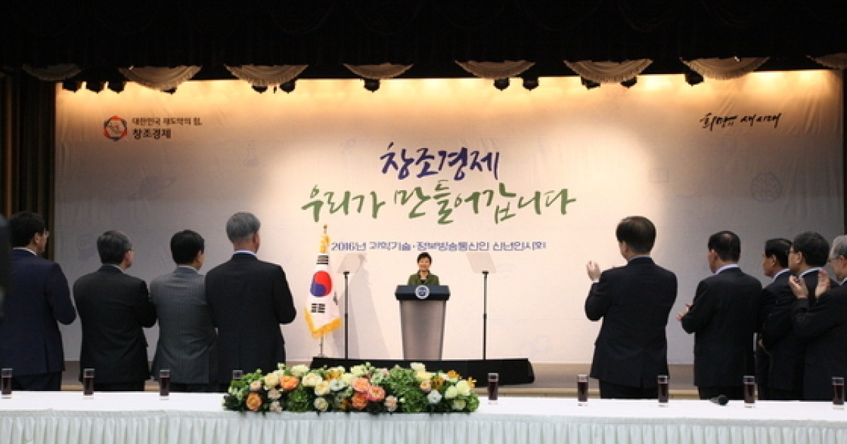 이통3사 CEO '한자리'..SKT-CJH M&A 질문에 '함구'