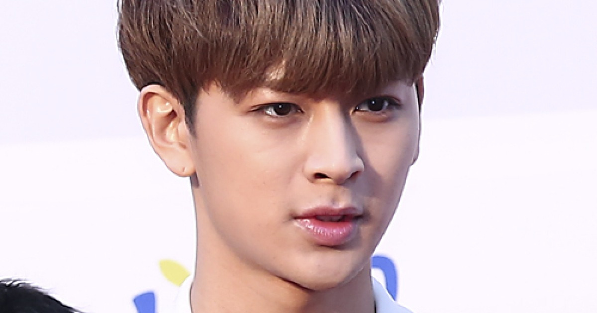 [bnt포토] 아이콘 송윤형 '눈빛은 진지하게'