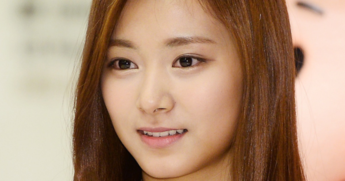 쯔위 박진영, 정치색 논란에 결국 사과.."제대로 이해하지 못했다"