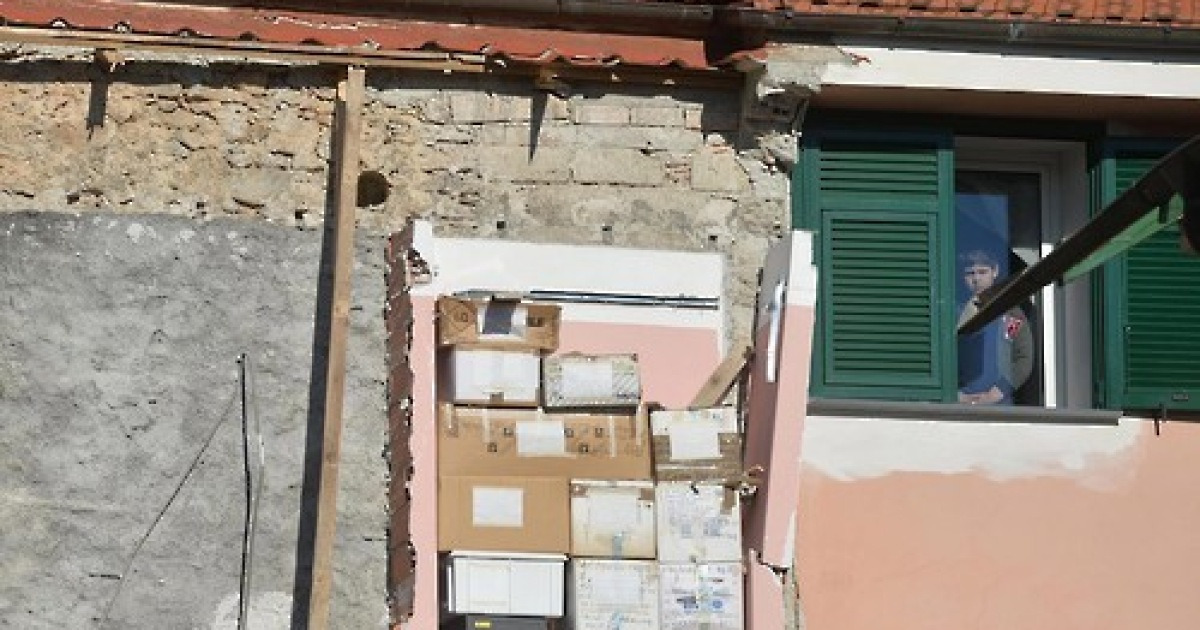 epaselect ITALY BUILDING COLLAPSE