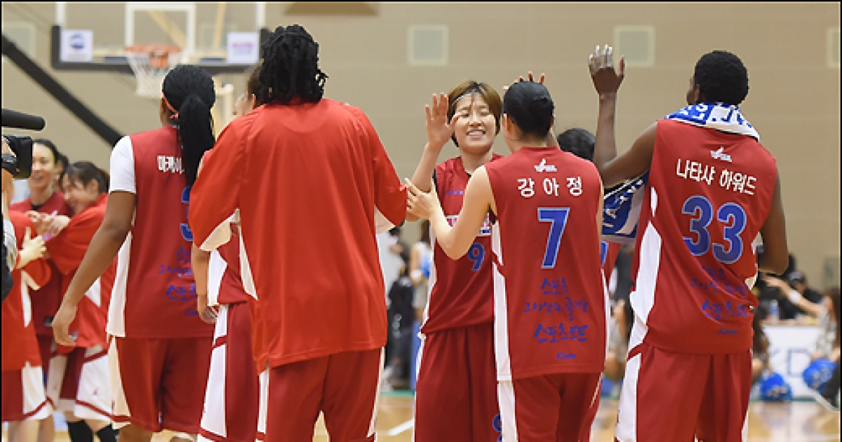 [MD포토] WKBL 남부선발팀, '우리가 승리했어'